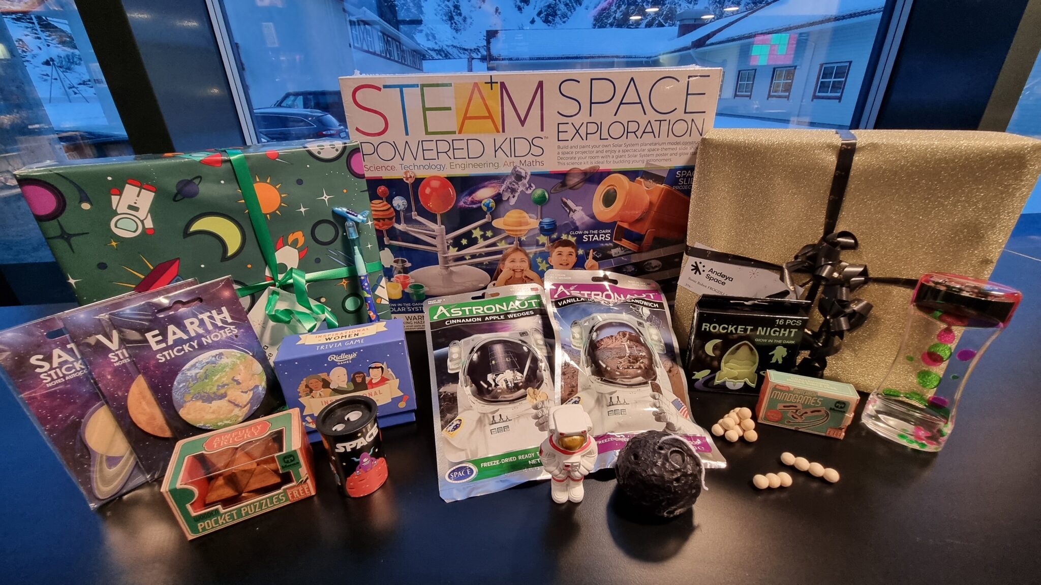 Space Shop gavebutikk - Spaceship Aurora